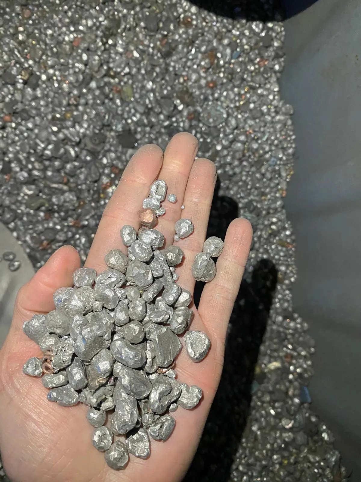 Hliníkový granulát s mědí, mosazí a plastem - MercatoMetalli